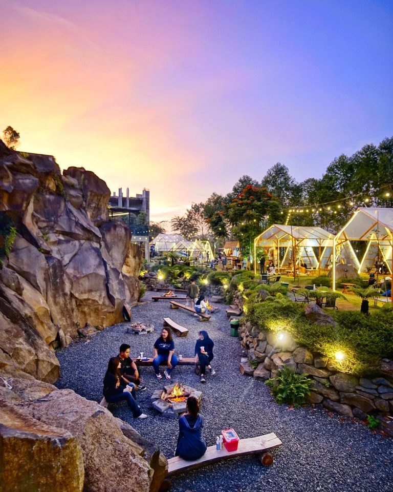 Ruang Lapang Outdoor Cafe Bandung Lokasi & Harga Tiket Masuk Terbaru ...