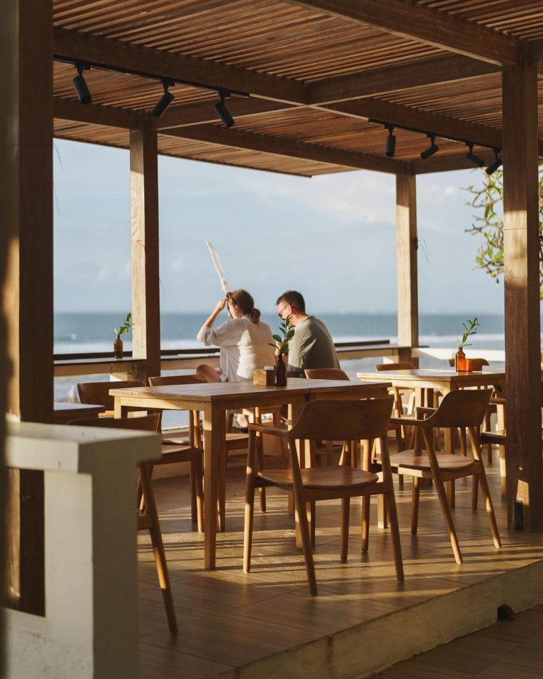 Jimmy Beach Cafe Bali Lokasi, Foto Dan Harga Menu Terbaru - Wisata Milenial