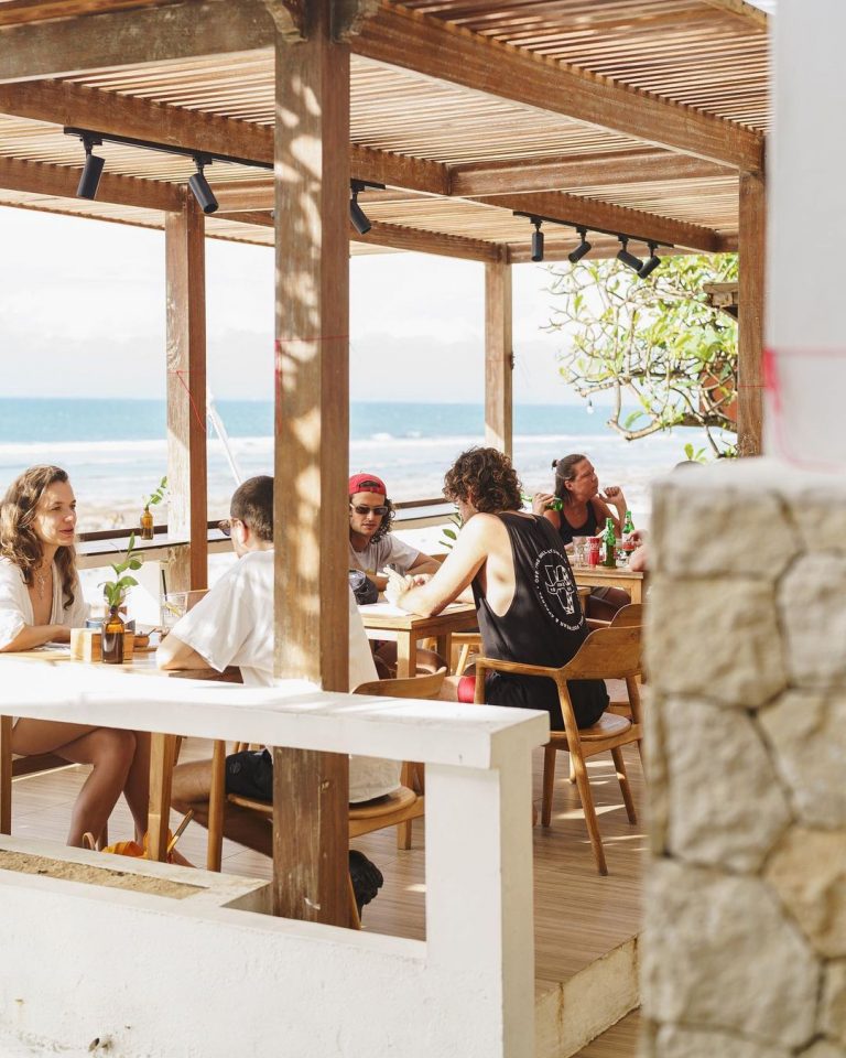 Jimmy Beach Cafe Bali Lokasi, Foto Dan Harga Menu Terbaru - Wisata Milenial