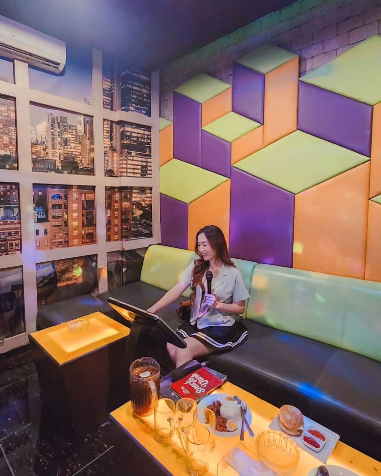 Rekomendasi 8 Tempat Karaoke Di Surabaya Terbaik - Wisata Milenial