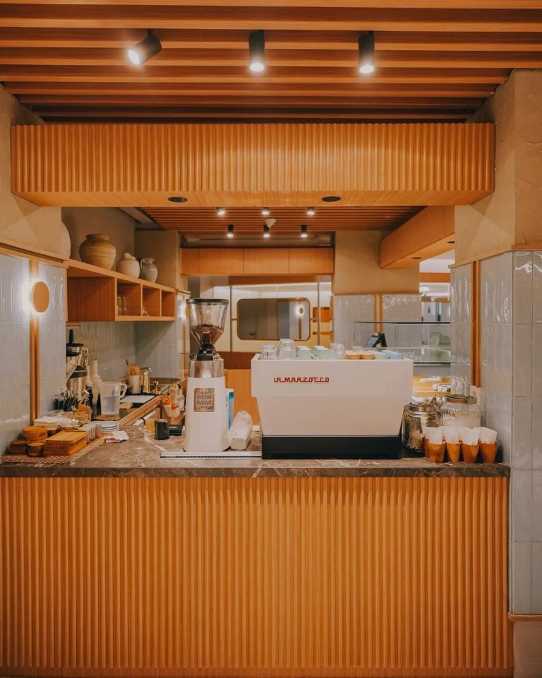 The Larder Coffee Bandung Fasilitas, Foto Dan Harga Menu - Wisata Milenial