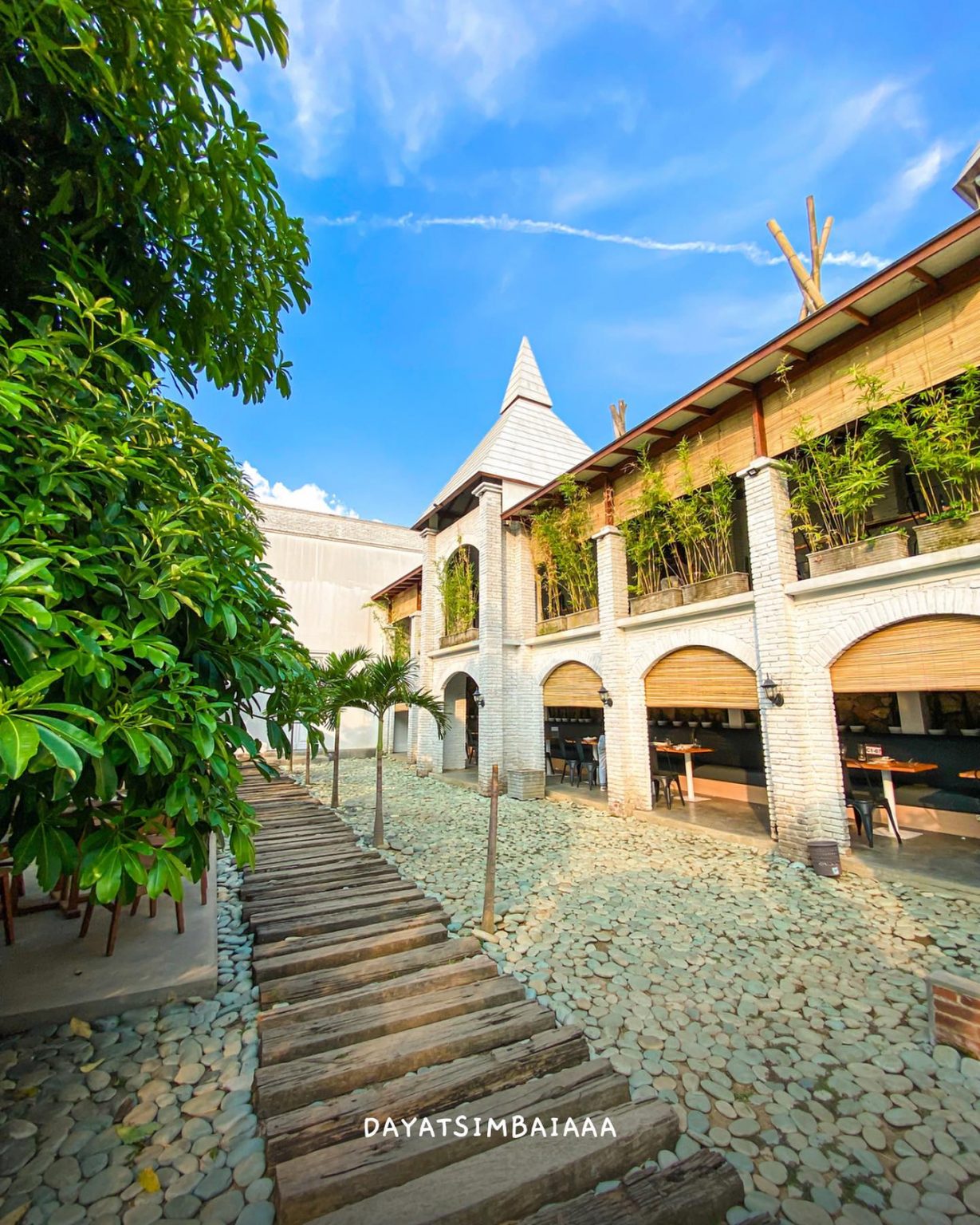 Review Independent Cafe & Village Club Trawas Mojokerto - Wisata Milenial
